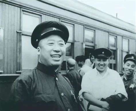 1950年，滕代远的长子想留在北京铁道部工作，他却说：你回老家吧 知乎