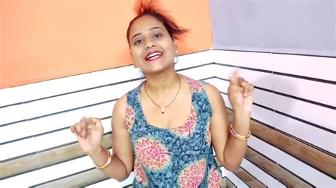Desi Boudi Hot Cleavage
