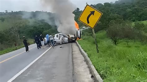 Veículos Pegam Fogo Após Batida Na Br 494 E Duas Pessoas Morrem Vídeo
