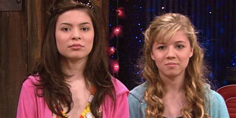 Icarly Star Jennette Mccurdy Was Uncomfortable Trying On A Bikini