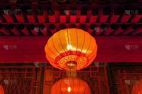 中国大红灯笼高高挂
