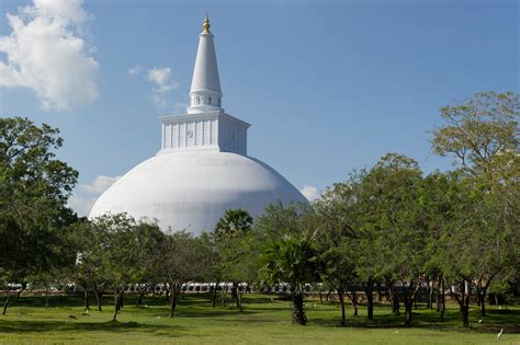 Sri Lanka Anuradhapura Stupa Des Bild Kaufen 10303854 Lookphotos