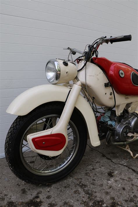 Lot 1962 Ariel Arrow