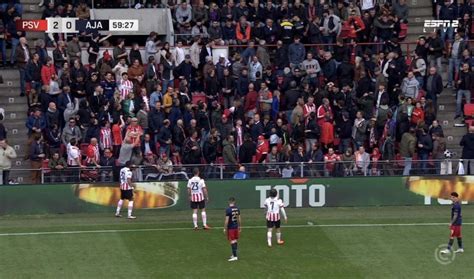 Países Muy Bajos El Psv Ajax Se Detuvo Tras El Lanzamiento De Una