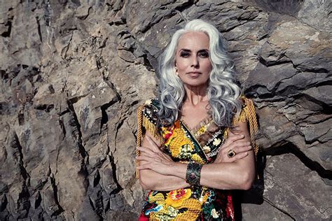 Aos 59 Anos Yasmina Rossi Mostra Que A Beleza Não Tem Idade E Nem