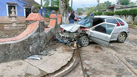 Accidente Vial En Xico Conductor En Exceso De Velocidad Impacta Contra Muro De Piedra