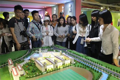 贺州学院设计专业师生一行来园参观 力嘉创意文化园