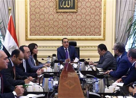 رئيس الوزراء يتابع الموقف التنفيذي لمشروعات المرحلة الأولى من مبادرة