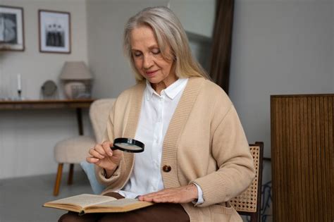 Free Photo Older Woman Using A Magnifying Glass To Read