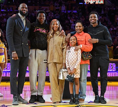 How Tall Is Lebron James Wife Savannah Brinson