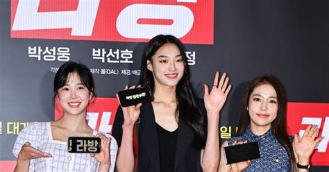 사진 김가영 김설희 홍자 같이 응원왔어요 조선비즈