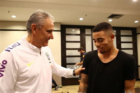 Com Joelhos Machucados Gabriel Jesus E Alex Telles Estão Fora Da Copa