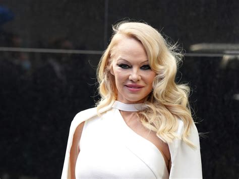 Candid Photos From Pamela Andersons New Documentary Were Released And It