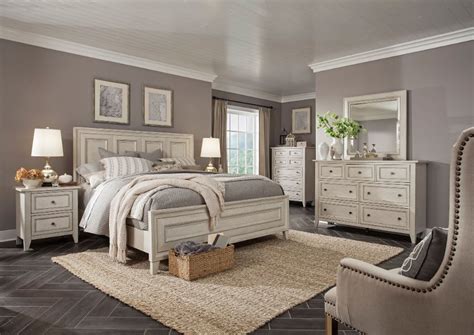 White Traditional 4 Piece California King Bedroom Set Raelynn Rc