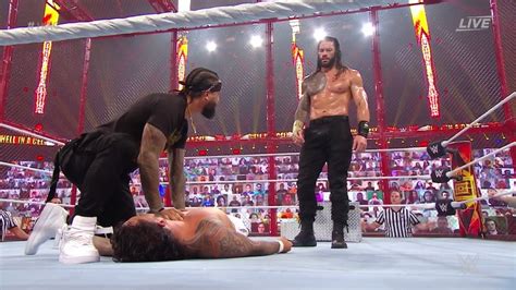 Wwe Hell In A Cell 2020 Roman Reigns Reste Champion Universal