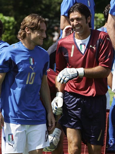 Tambah Viral Di Italia Tak Hanya Totti Dan De Rossi Nama Buffon Sampai Kaka Juga Mewarnai