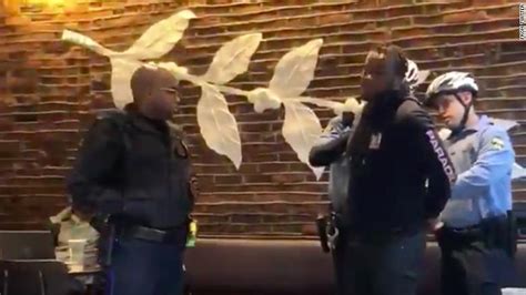 El Arresto De Dos Hombres En Un Starbucks Se Vuelve Viral Y Desata