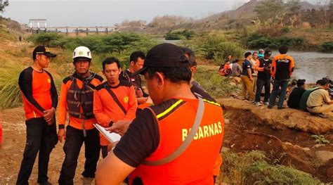 Terpeleset Warga Sukoharjo Hilang Hanyut Terbawa Arus Sungai Bengawan Solo