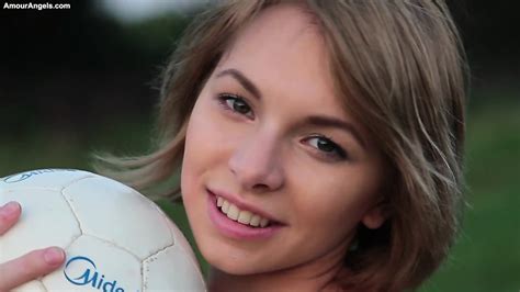 Teen Model Echo Spreads Her Legs For First Time Eporner