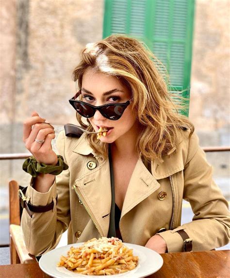 Lilly Lagodka Scrolller