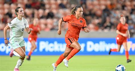 Houston Dash Forward Ebony Salmon Named To Nwsl Best Xi Of August