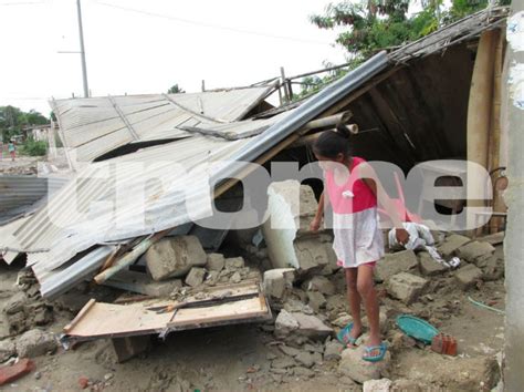Piura Intensas Lluvias Provocan Derrumbes Y Dejan Calles Inundadas