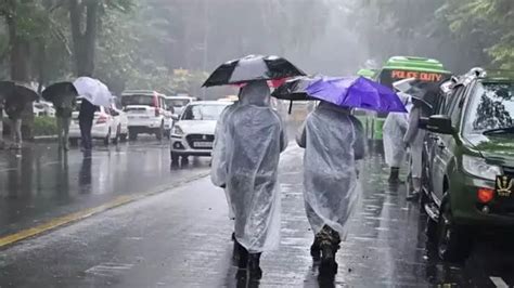 Ima Forecasts Heavy Rainfall Thunderstorms In Hyderabad Other Areas