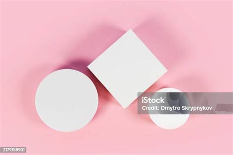 제품 프레젠테이션을 위한 분홍색 배경입니다 텅 빈 연단 모형 평면도 0명에 대한 스톡 사진 및 기타 이미지 0명 강단