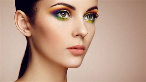 So Können Sie Ein Farbenfrohes Regenbogen Make Up Selber Machen