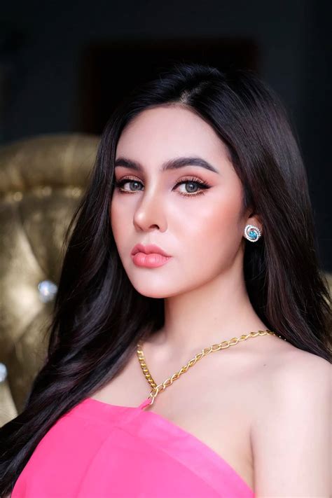 ចង់ច្រឡំនឹងតុក្កតា ពេល ដេននី ក្វាន់ តែងខ្លួនបែបនេះ Khmerload