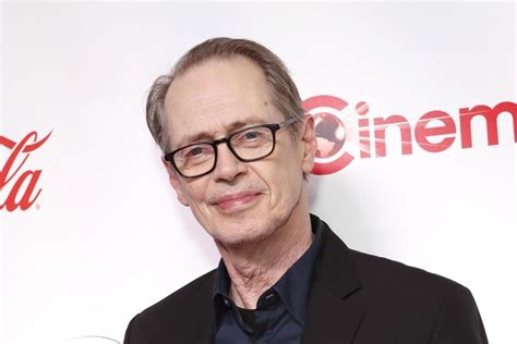 Steve Buscemi Hit In The Face In Broad Daylight In Manhattan La Voce