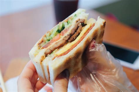 好遞食肉蛋炭烤三明治（民生店）｜台北松山｜平實的大份量總匯三明治 小食日記