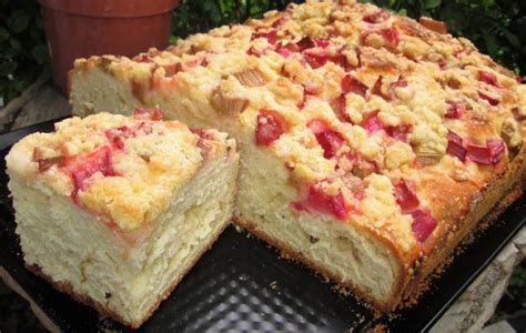 Najlepsze ciasto drożdżowe z rabarbarem i kruszonką film wpis smaki