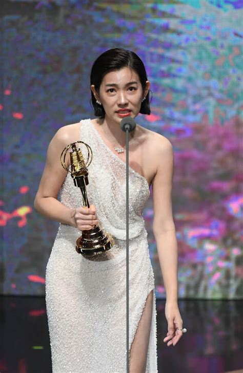 米可白奪金鐘女配角一秒爆哭！從葡萄姊姊轉型演員：「我真的很喜歡演戲。」