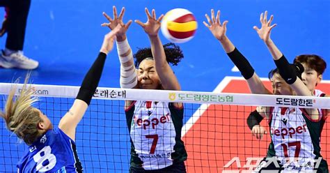 [포토] 엘리자벳 내가 막을거야