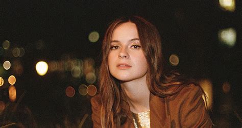 Gabrielle Aplin sobre Phosphorescent Uma celebração de pessoas e união Música Pavê