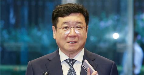 취재진 질문에 답하는 이찬희 삼성 준감위원장