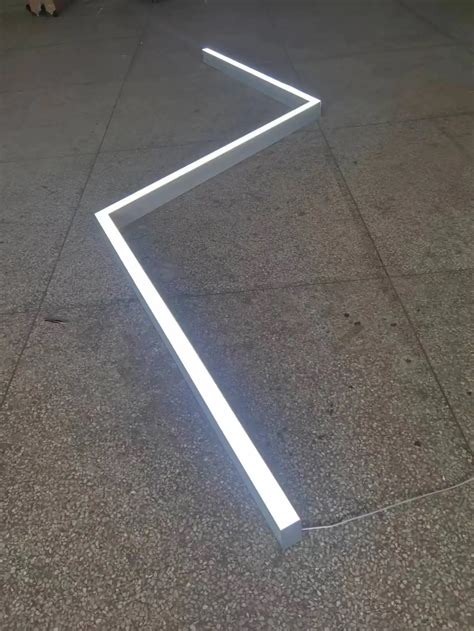 Customized Arrow Shape Led Batten Light For Gym 50000hrs
