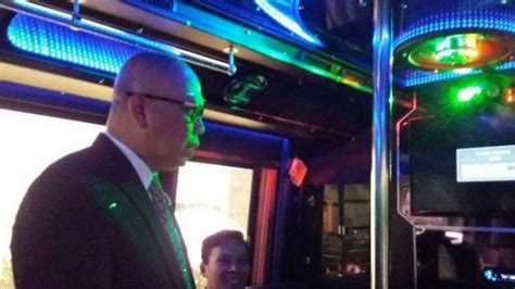 Ada Tiang Striptis Ini 4 Fakta Bus Diskotek Yang Dihentikan Operasinya Oleh Kemenhub Tribun