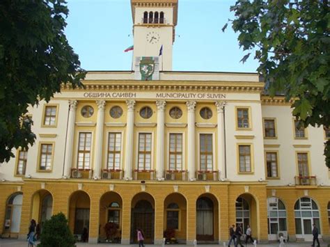 Литургия тържествена сесия игри концерти и фойерверки на Димитровден в Сливен празника на града