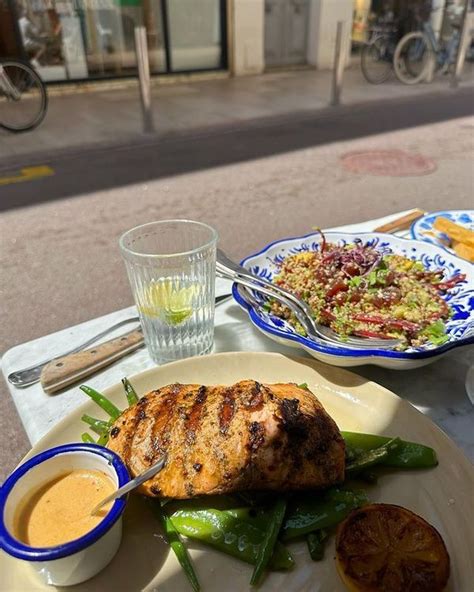 【香港小姐】邵初法國旅行狂派福利 着超deepv上衣晒「雙峰」險走光 香港經濟日報 Topick 娛樂 D230608