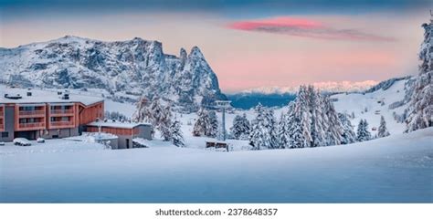 눈 덮인 Alpe Di Siusi 스키 스톡 사진 2378648357 Shutterstock