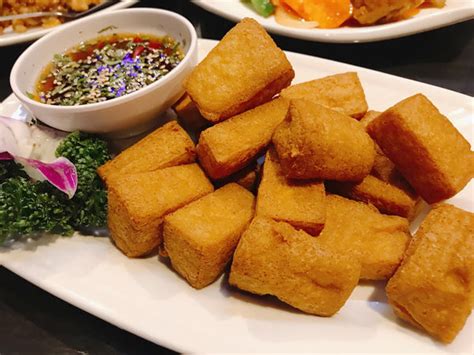 【桃園 八德】七彩雲南 7yunnan ，平價高cp值的雲南料理！打拋豬～糯米粑粑，一家人聚餐的好選擇！美食walkerland窩客島