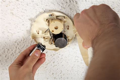 8 Reasons Smoke Detector Is Not Detecting Smoke Fix Fix It Wired