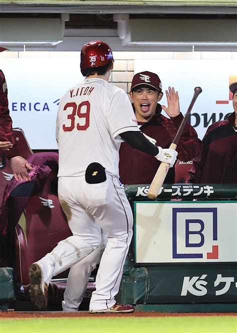 【楽天】伊藤裕季也が今季チーム本拠地1号“ライバル”小郷のゲキに「見返してやろうと思って」 プロ野球写真ニュース 日刊スポーツ