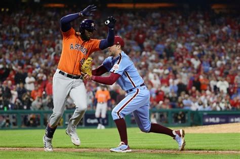 Astros Ganaron El Pulso De Un Quinto Juego Parejo En La Serie Mundial