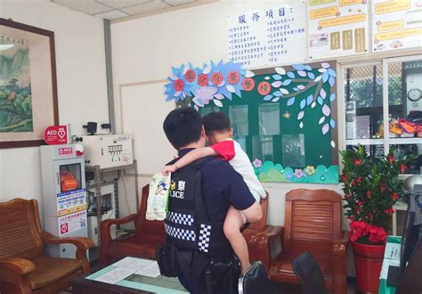 男童貪玩離家迷途 大園警靠「這招」助返家