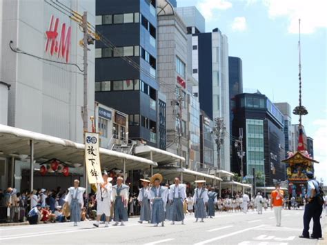 祇園祭前祭山鉾巡行④2023年7月17日 朝は知恩院でラジオ体操 の気分 by行者橋 渡