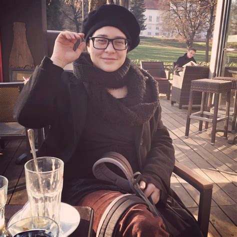 Iva Tratnik Galerija Nočna Izložba Pešak Night Window Display Gallery Pešak