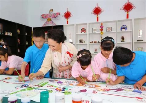 十八年的牵挂彭丽媛与受艾滋病影响儿童的往事 澎湃号政务 澎湃新闻 The Paper